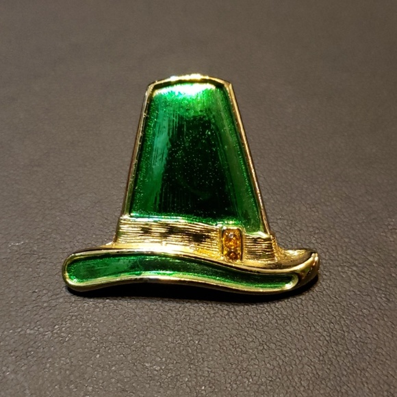 Beatrix | Jewelry | Vintage Brooch | Poshmark